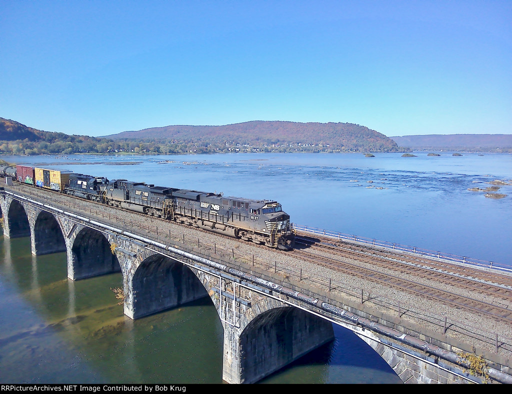 NS 8137 leads EB manifest freight across the Susquehanna River on the Rockville Bridge